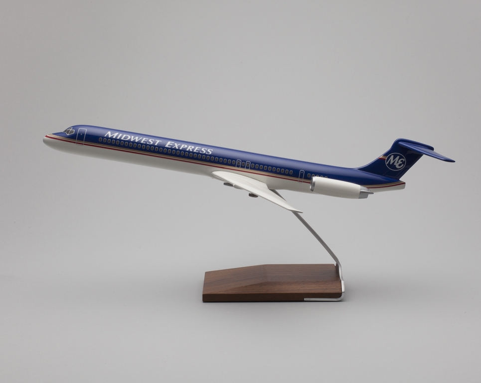 Objects | model airplane: Midwest Express, McDonnell Douglas MD-88 ...