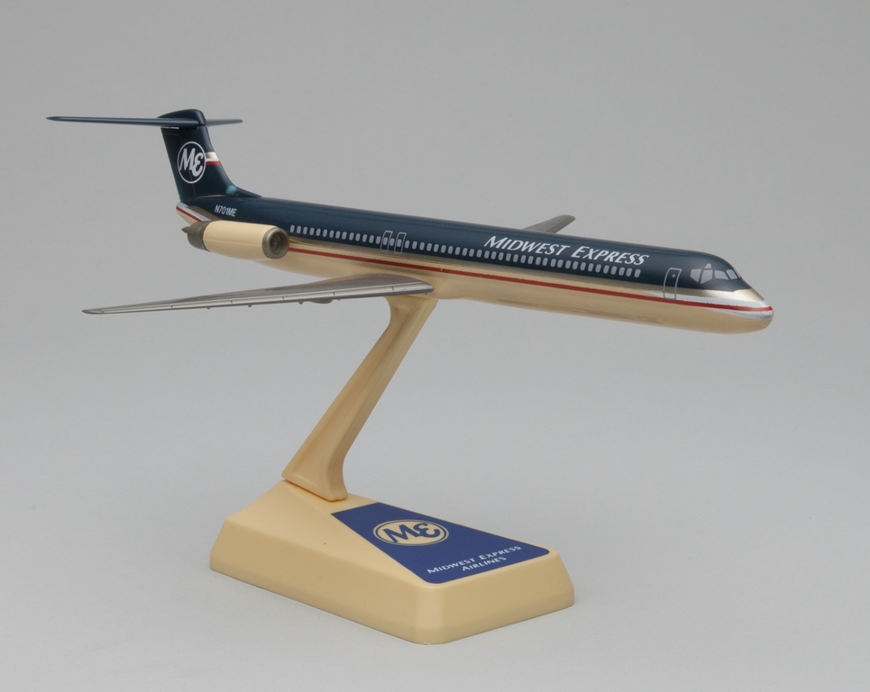 Objects | model airplane: Midwest Express, McDonnell Douglas MD-88 ...