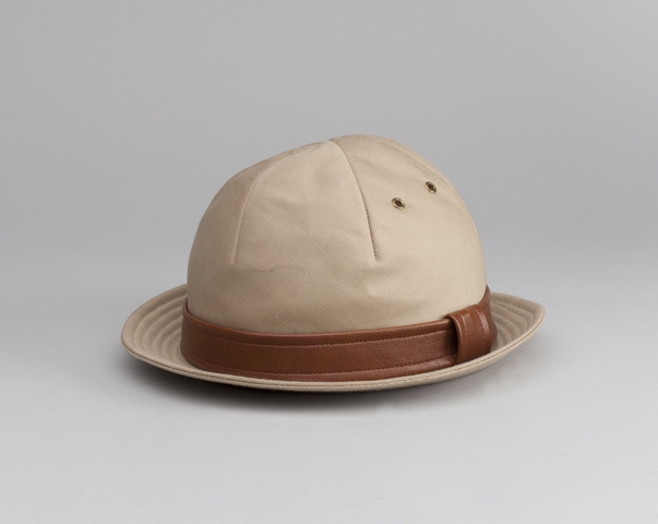 Objects | flight attendant hat: TWA (Trans World Airlines) | SFO Museum