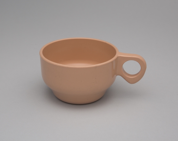 Objects | hot beverage cup: Delta Air Lines | SFO Museum