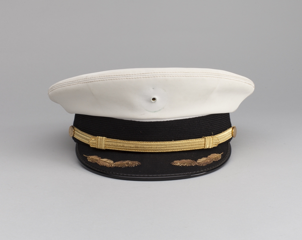 Objects | flight officer cap: Pan American World Airways | SFO Museum